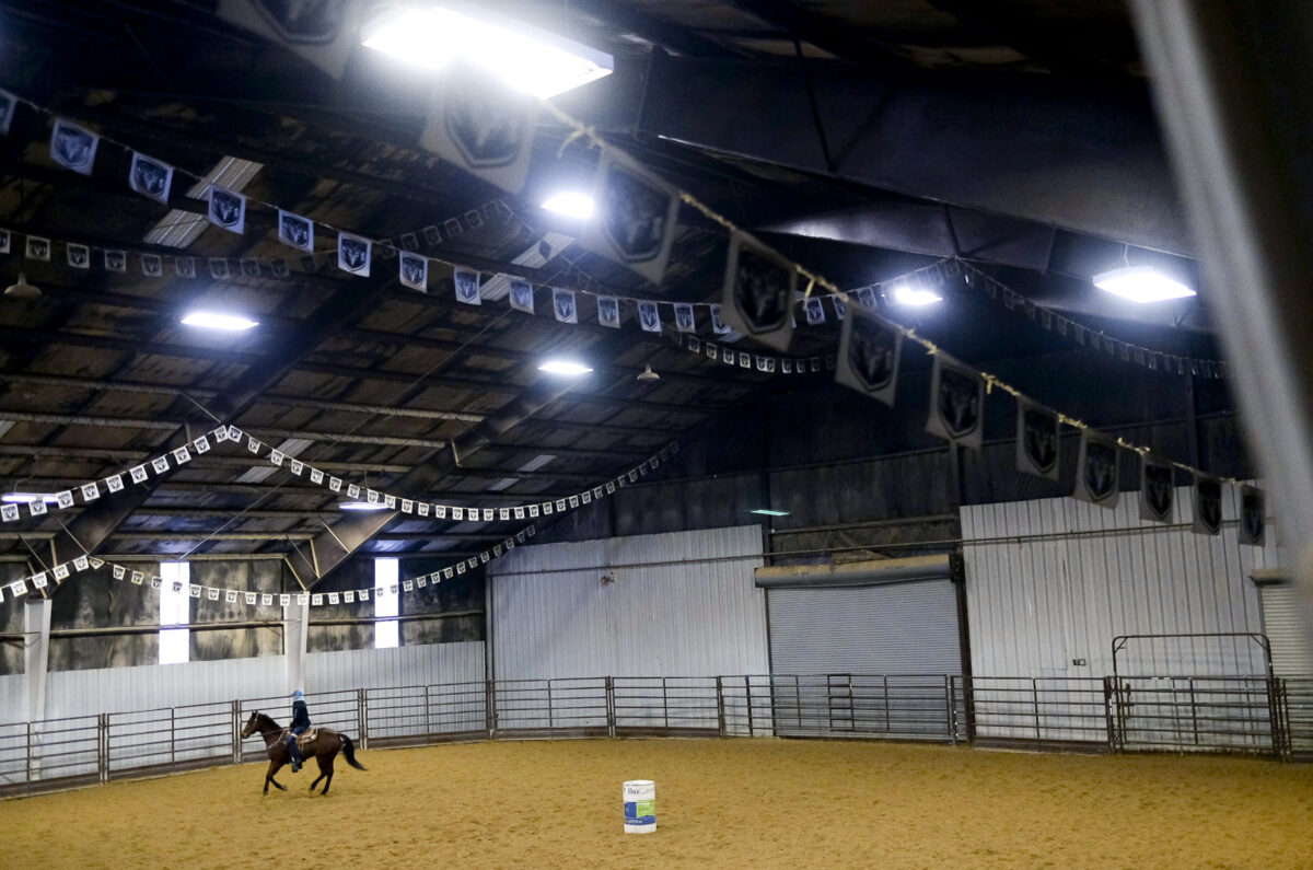 Barrel racer Amberley Snyder overcomes paralysis to earn pro card ...